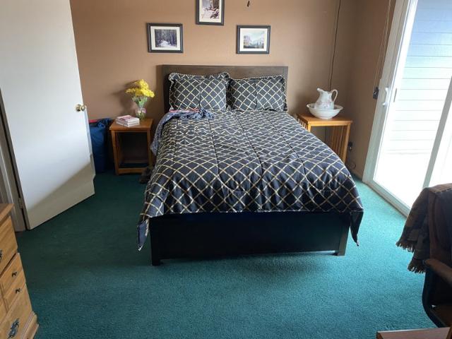 LARGE ROOM