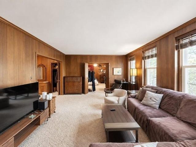 Large Rooms Available in Spacious Brookline Apts