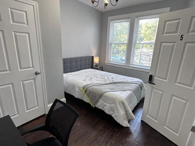 Large Rooms Pen Lucy Neighborhood ️ Newly Renovat