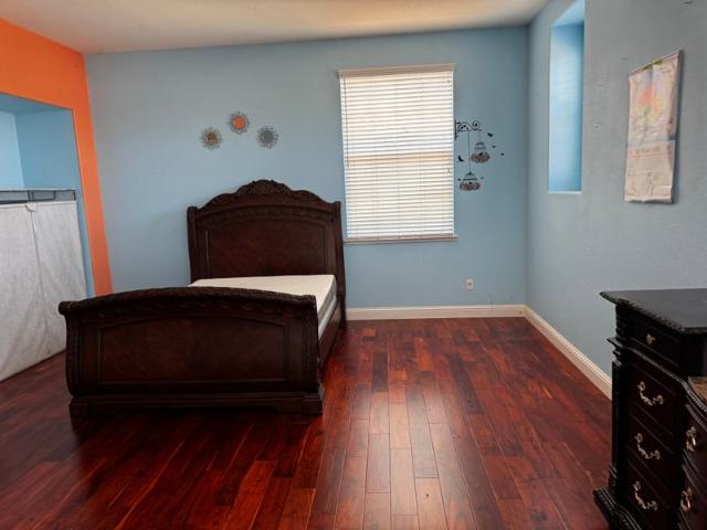Large Roomshared bathroom