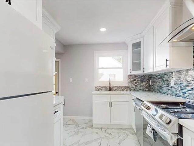 Large room/private bathroom
