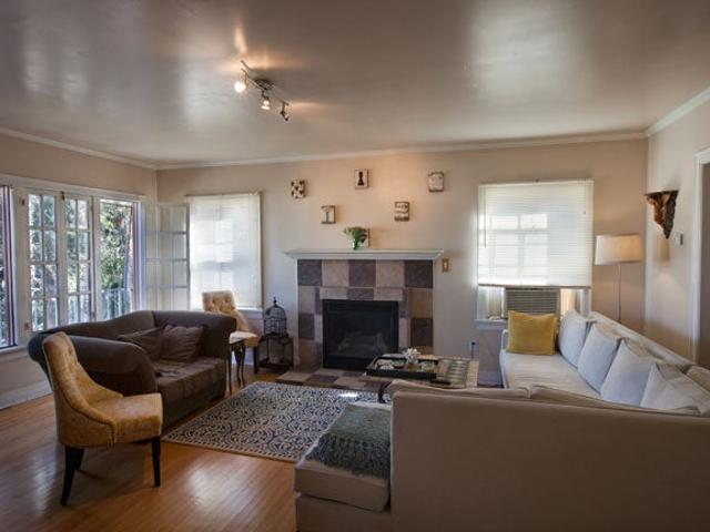 Large rm in Great Home with 2 clean professionals