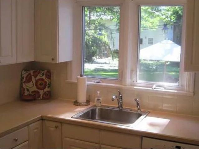 Large second floor BR available Beautiful well_ma