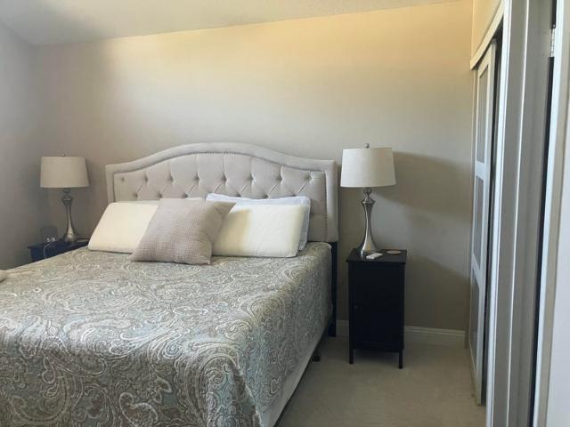 Large second master BR w ensuite bath in upscale q