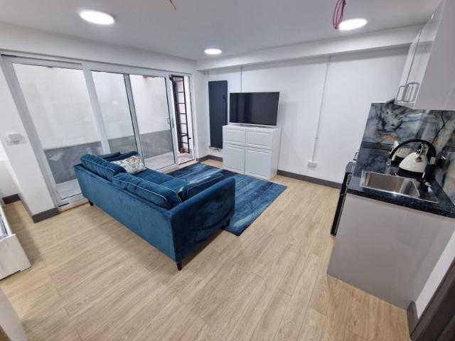 Large Self contained Studio on Essex rd, Islington