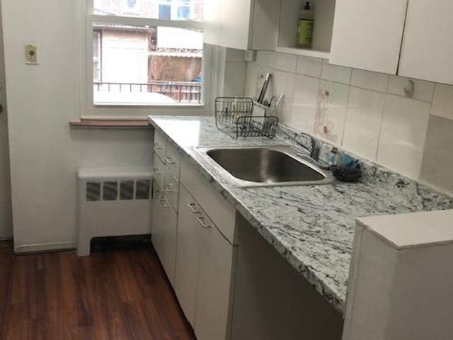 Large single room for rent in Morris Park