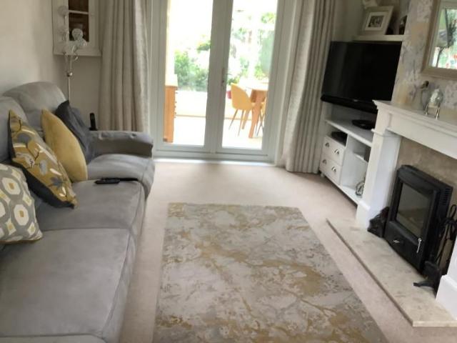 Large single room in a comfortable Steyning house