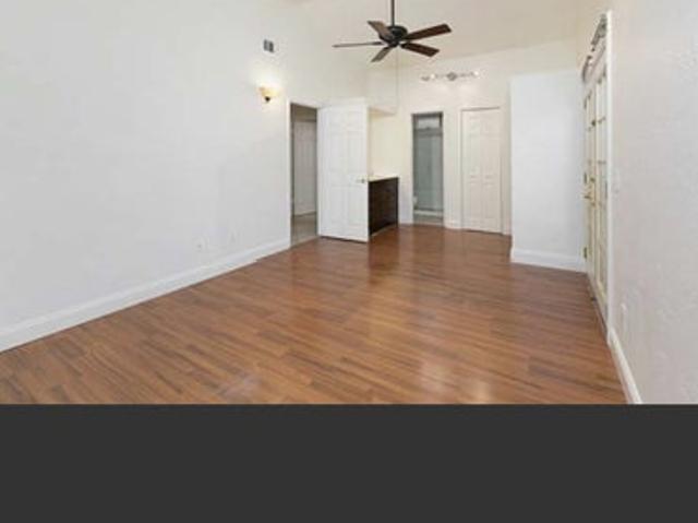 Large spacious room available 9/4/26