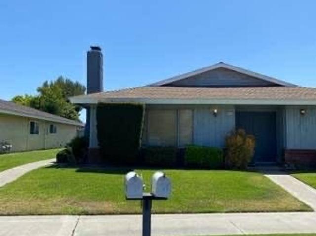 Large Spacious Room for rent!