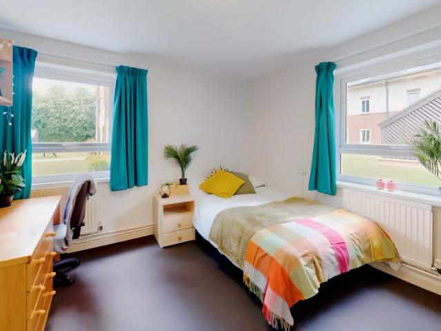 Large Standard Bedroom