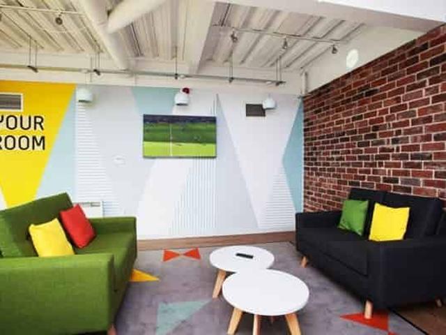 Large Standard Double Ensuite: Two Bed Flat