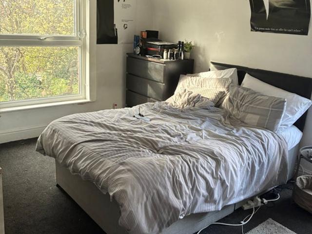 Large student property located in the popular Hyde