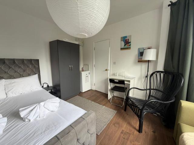 Large Studio Apartment | NW4 | Move In Today