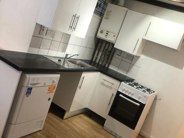 Large Studio Apartment Ashgate Road