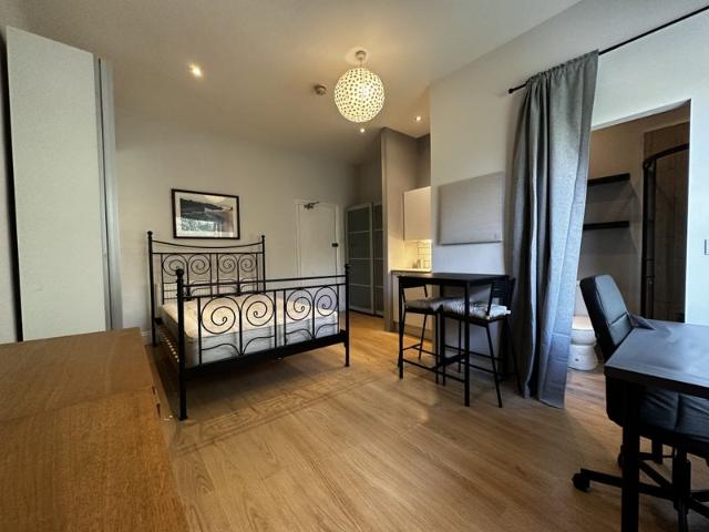 Large Studio Apartment. En Suite. inc All Bills