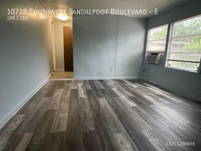Large Studio Apartment in Mobile Home Community Boca