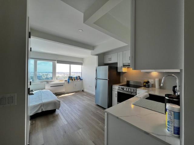 Large Studio Available Sept 15 *All Utilities Inc
