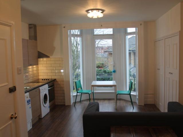 Large studio flat with south facing verhanda