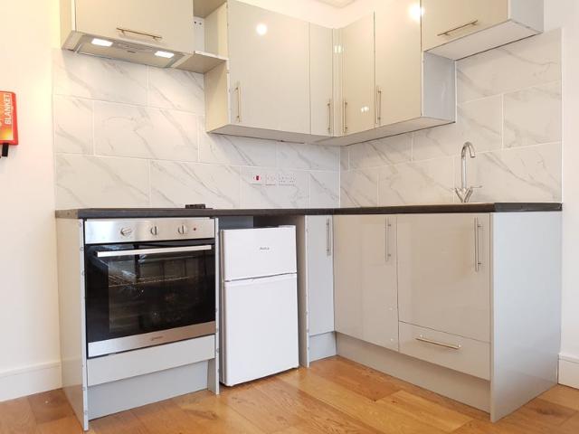 Large Studio Flat in Kensington