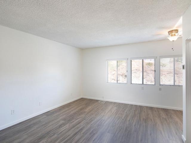 OPEN HOUSE: 5/10 10AM 12PM* Studio in Mission Hills + Parking and Storage