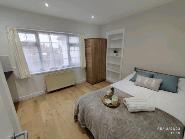 Large Studio in Wembley Park| Bills included