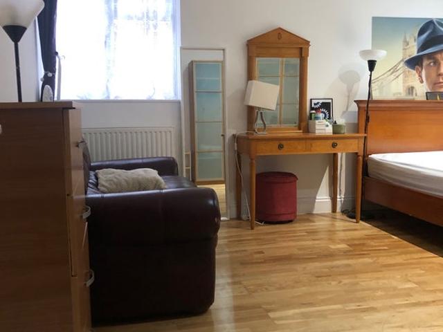 Large Studio in Willesden Green
