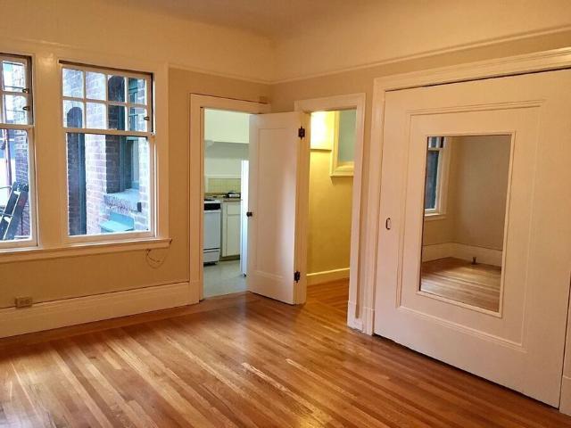 Large Studio on California st!