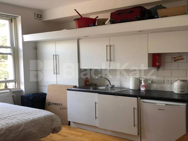 Large studio set within a period house with access to a large communal garden