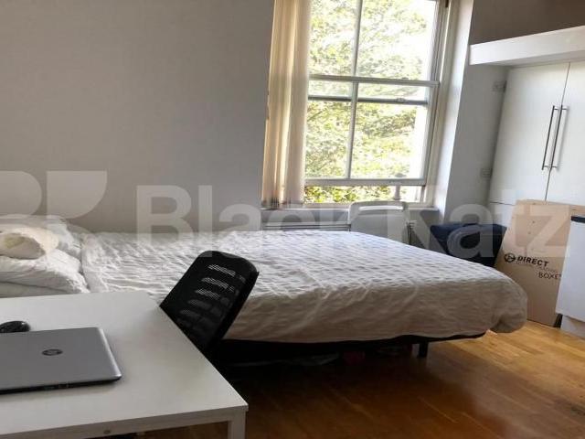 Large studio set within a period house with access to a large communal garden