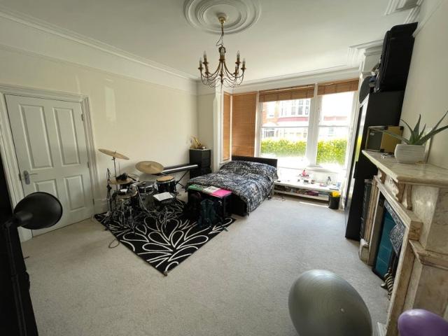 Large Studio, Separate Kitchen, Couples Welcome