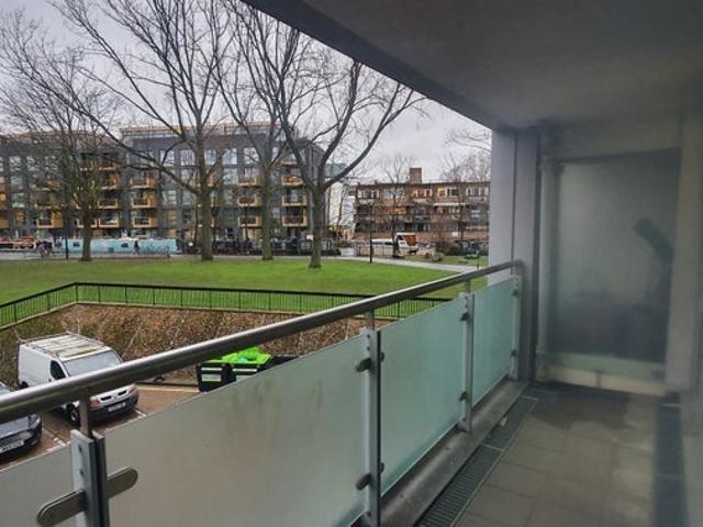 Large studio with balcony overlooking the canal