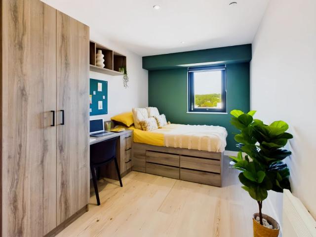 Large Studio with Courtyard