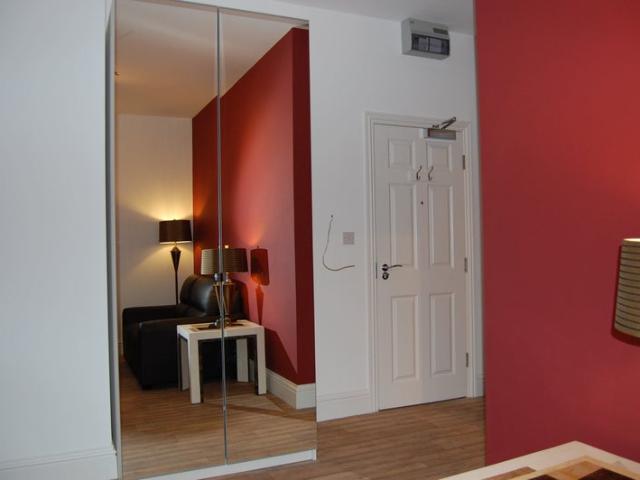 Large Studio with seperate kitchen 72SRF4