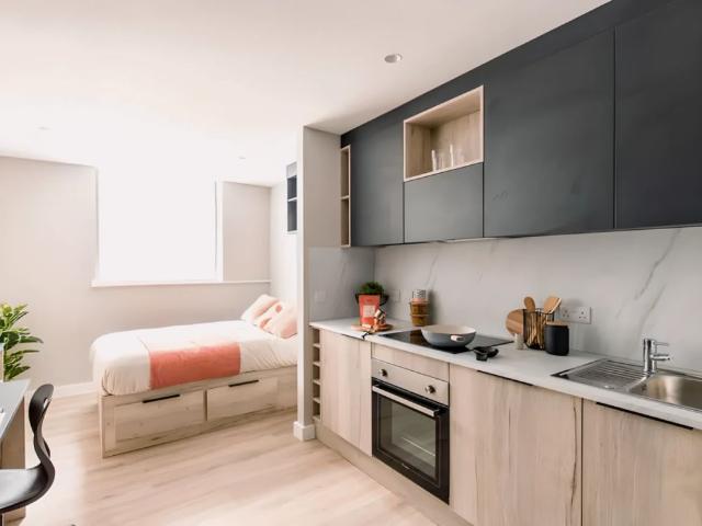 Large Studio Upper Floor