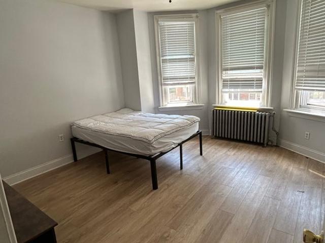 Large Sunny Bedroom Available Southwest Philly