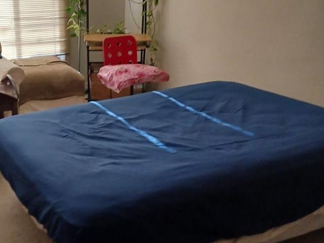 Large Sunny Private Room in Quiet 3bdrm Flat