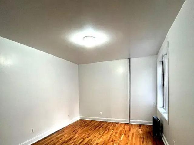 Large sunny room in riverside drive