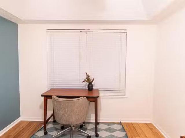 LARGEST ROOM AVAILABLE ELEVATED Rooms Decatur•Workspace • Priv.