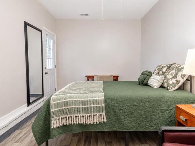 ⭐️LARGEST ROOM AVAILABLE ⭐️ ELEVATED Rooms Deca