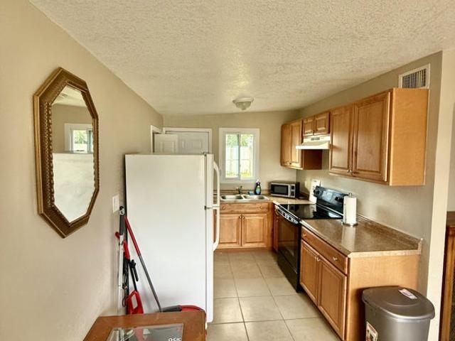 Largo House with Dining area. Cozy & homey