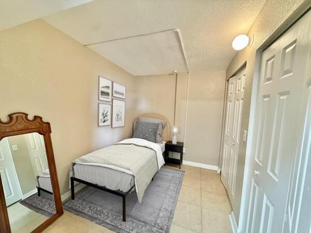 Largo House with Dining area. Cozy & homey