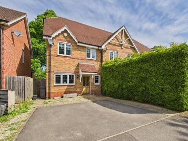 Larissa Close, Tilehurst, 3 Bedroom End