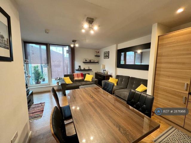 Lark Court, London, NW9 2 bed flat to rent £1,890 pcm £436 pw