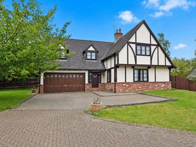 Lark Valley Drive, Bury St. Edmunds IP28 4 bed detached house to rent £2,350 pcm £542 pw