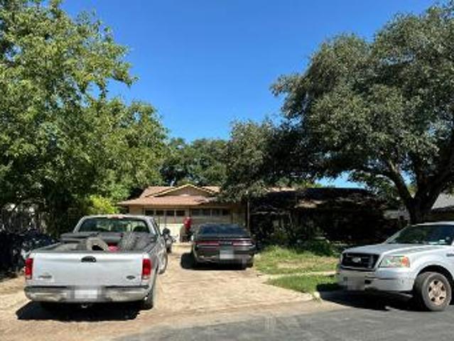 Larkdale Dr