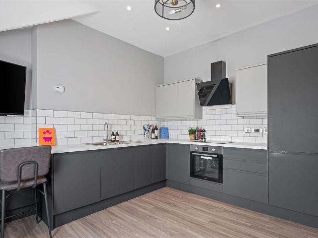 Larkdale Street, Nottingham NG7, 2 bed flat to rent, £1,250 pcm | PrimeLocation