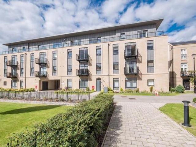 / Larkfield Gardens, Trinity, 2 Bedroom Flat