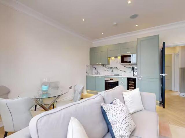 Larkfield Road, Richmond, TW9 2 bed flat to rent £5,000 pcm £1,154 pw