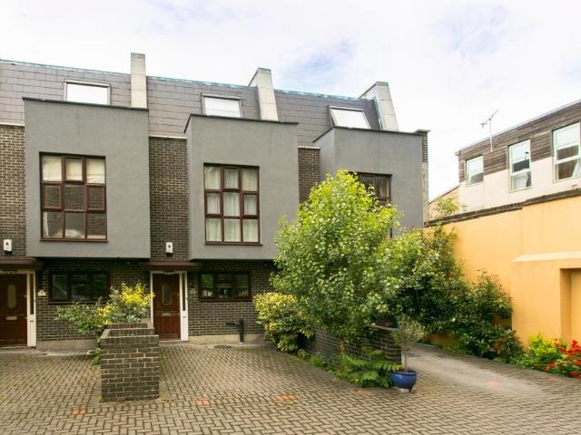 Larkhall Lane Clapham SW4 4 bed semi detached house to rent £4,500 pcm £1,038 pw