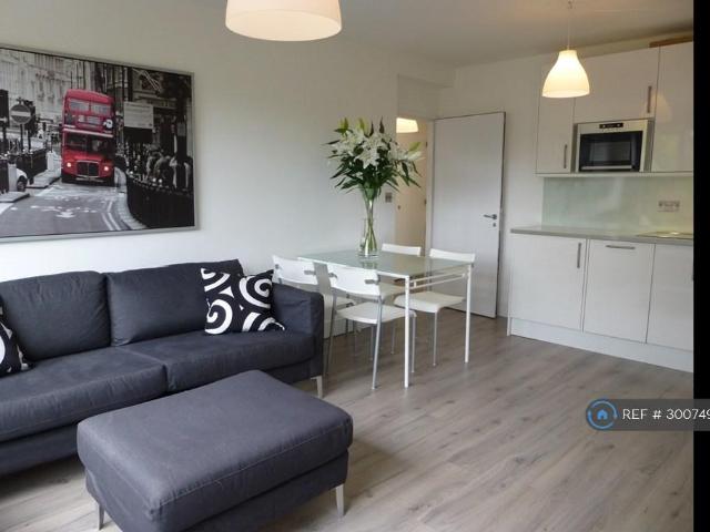 Larkhall Lane, London, SW4 2 bed flat to rent £2,400 pcm £554 pw
